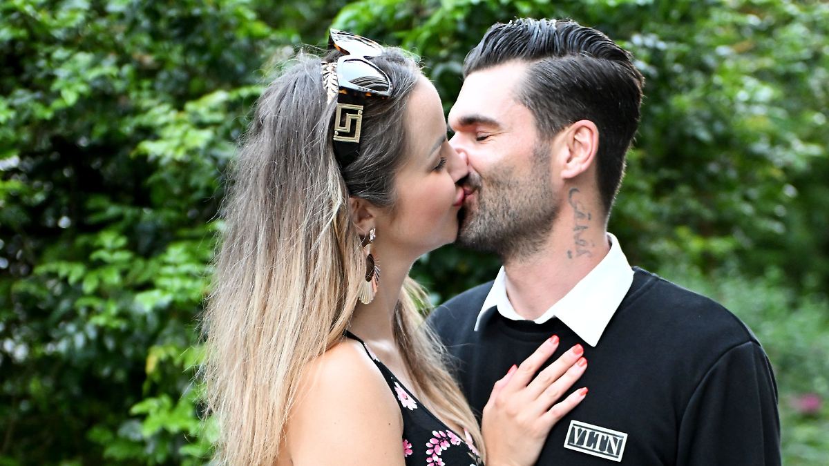 Mike Cees wieder vergeben? Hier knutscht er rum - und SIE ist keine Unbekannte!